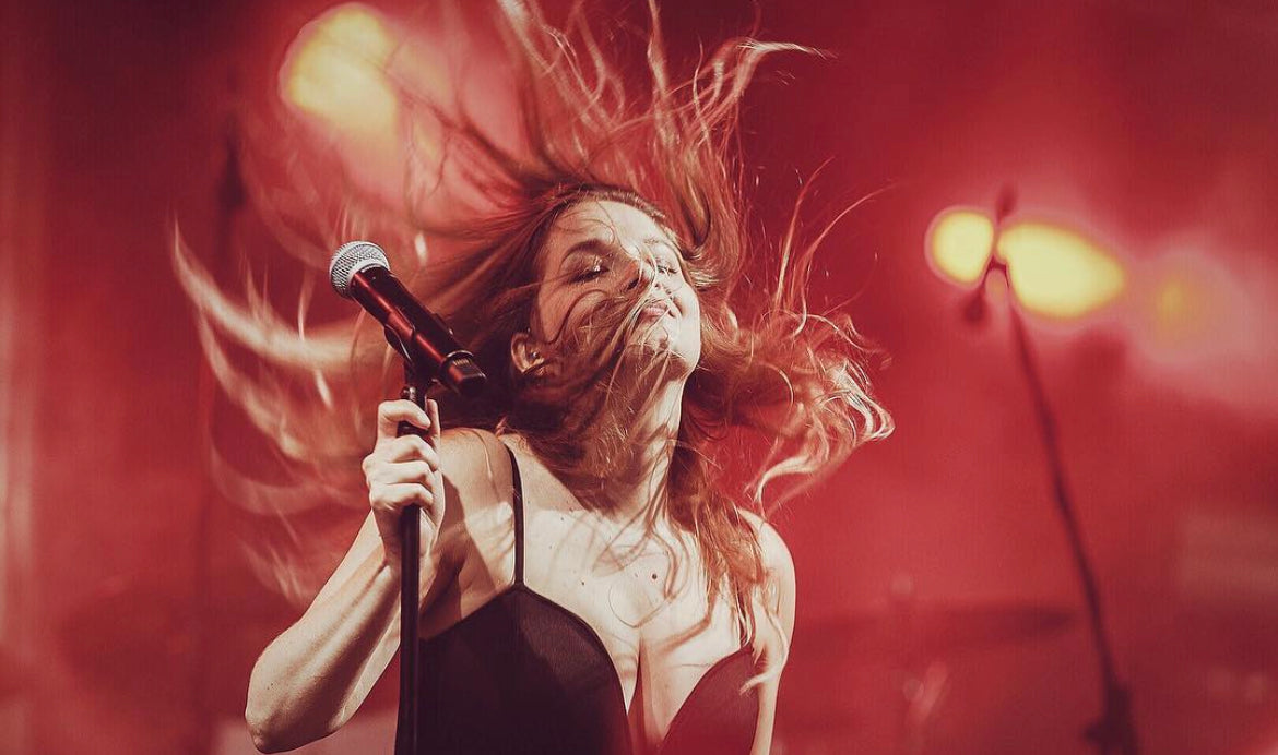 Karlie - The Voice Netherlands singer, her story of overcoming burnout ...